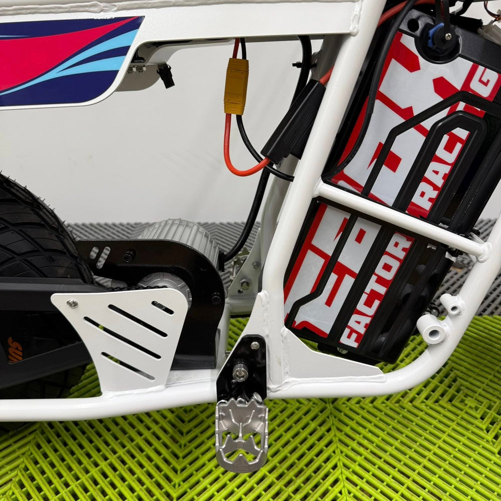 EBOX Dragster 2.0kW Electric Mini Bike — White | Garland Powersports